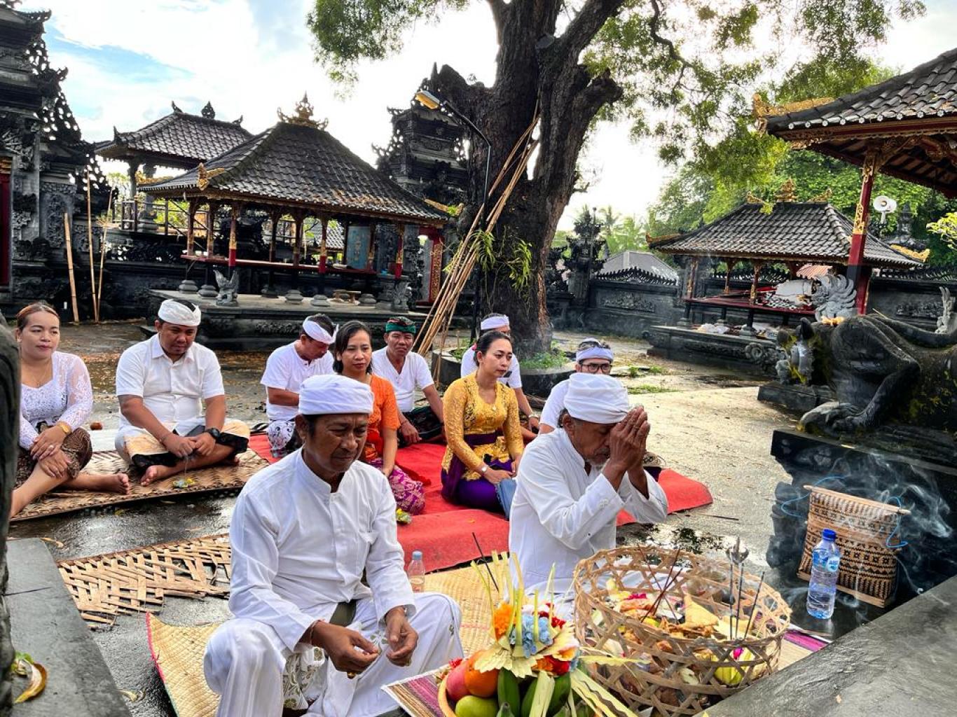 PERAYAAN HARI RAYA TUMPEK WAYANG - Website Desa Bukti